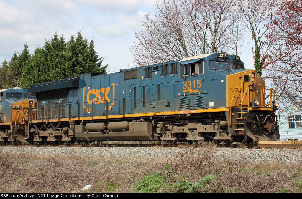 CSXT 3315 on Q410-03